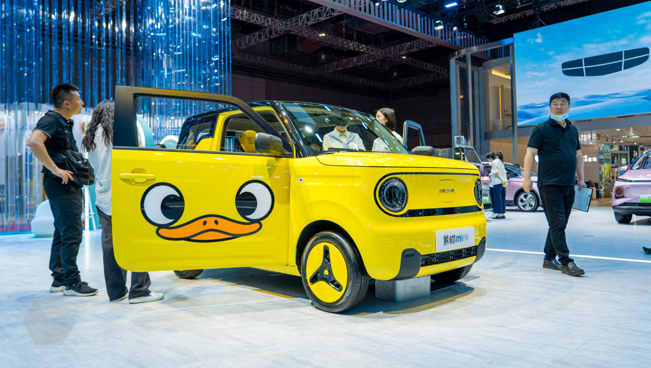 В Китае представили крохотный электромобиль Geely Panda Mini Little ...