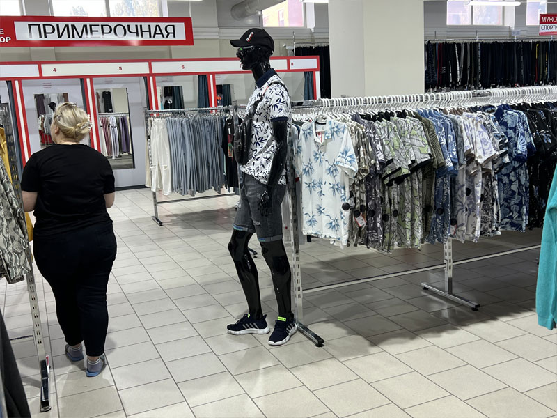 В Шахтах магазин на Победе Революции приглашает покупателей: в «Биг шоп ...