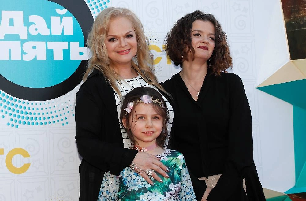 Лариса, с вещами на выход! Суд выселил Долину из уже чужой квартиры ...