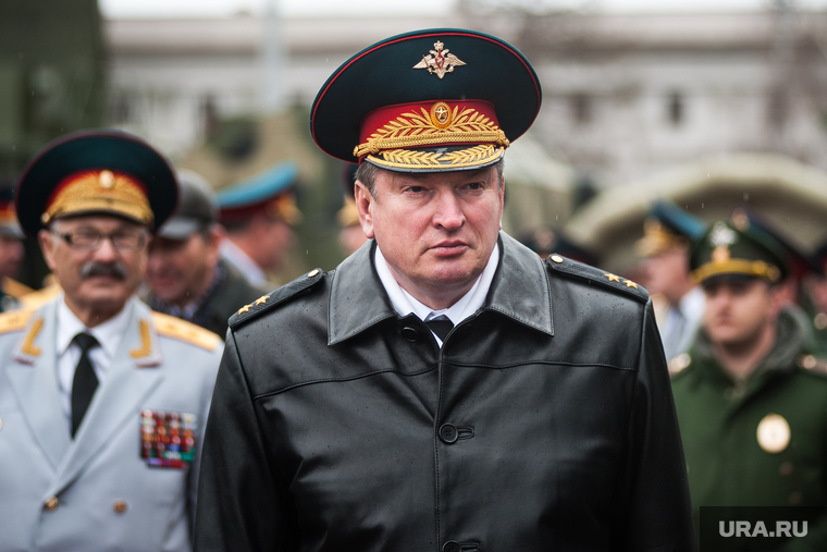 Генерал Лапин прилетел в Екатеринбург на фоне слухов об отставке ...